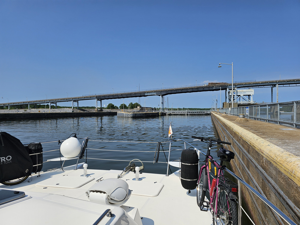 pickwick-lock-waiting-for-passage – The Voyages of Nine Lives